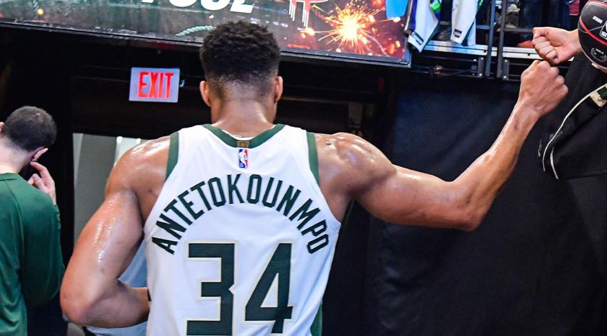 ΓΙΑΝΝΗΣ ΑΝΤΕΤΟΚΟΥΝΜΠΟ: Έκοψε τον Τούρκο rookie και έγραψε ιστορία ...