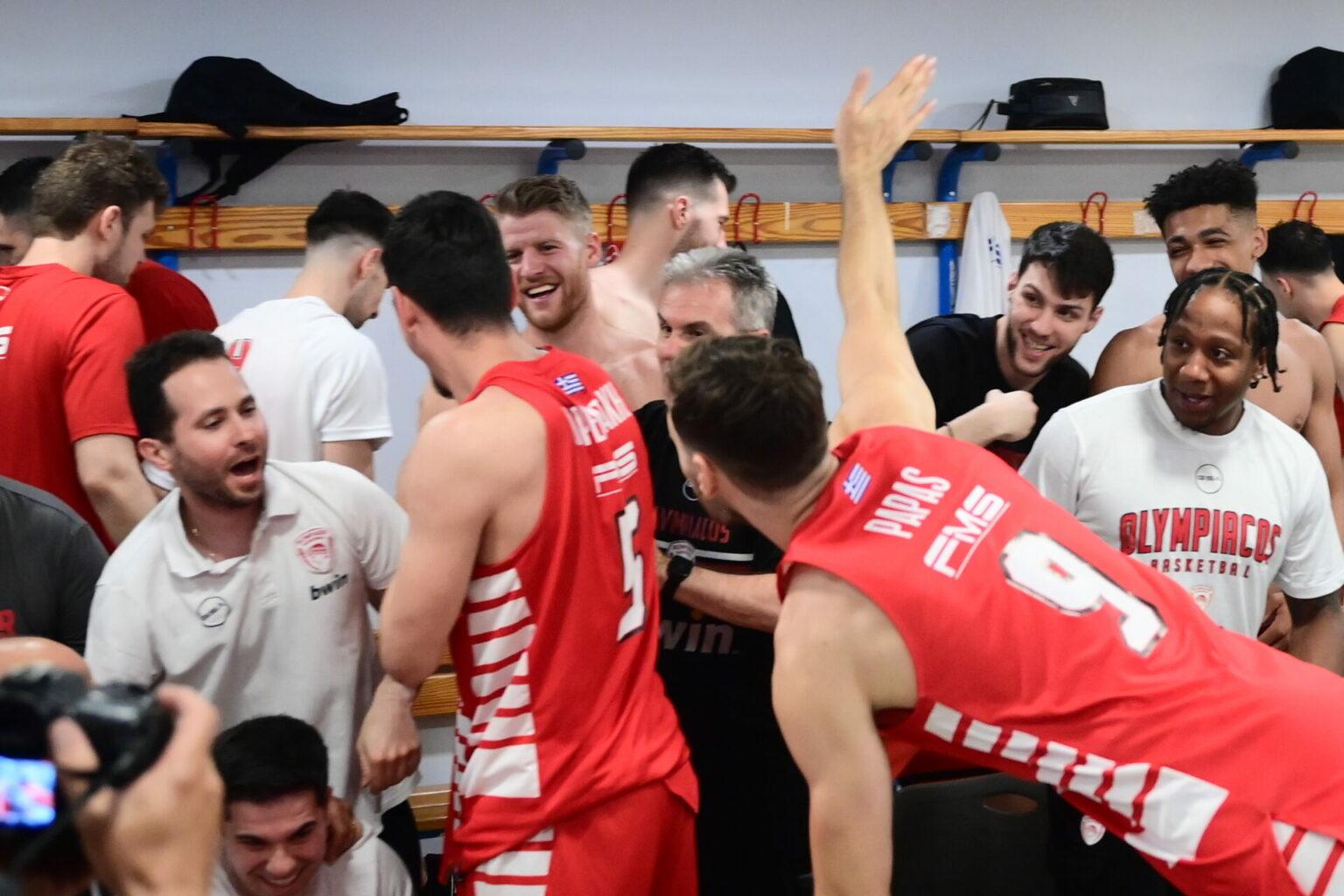Ολυμπιακός: Η… φιέστα στα αποδυτήρια του ΟΑΚΑ – Δείτε φωτογραφίες